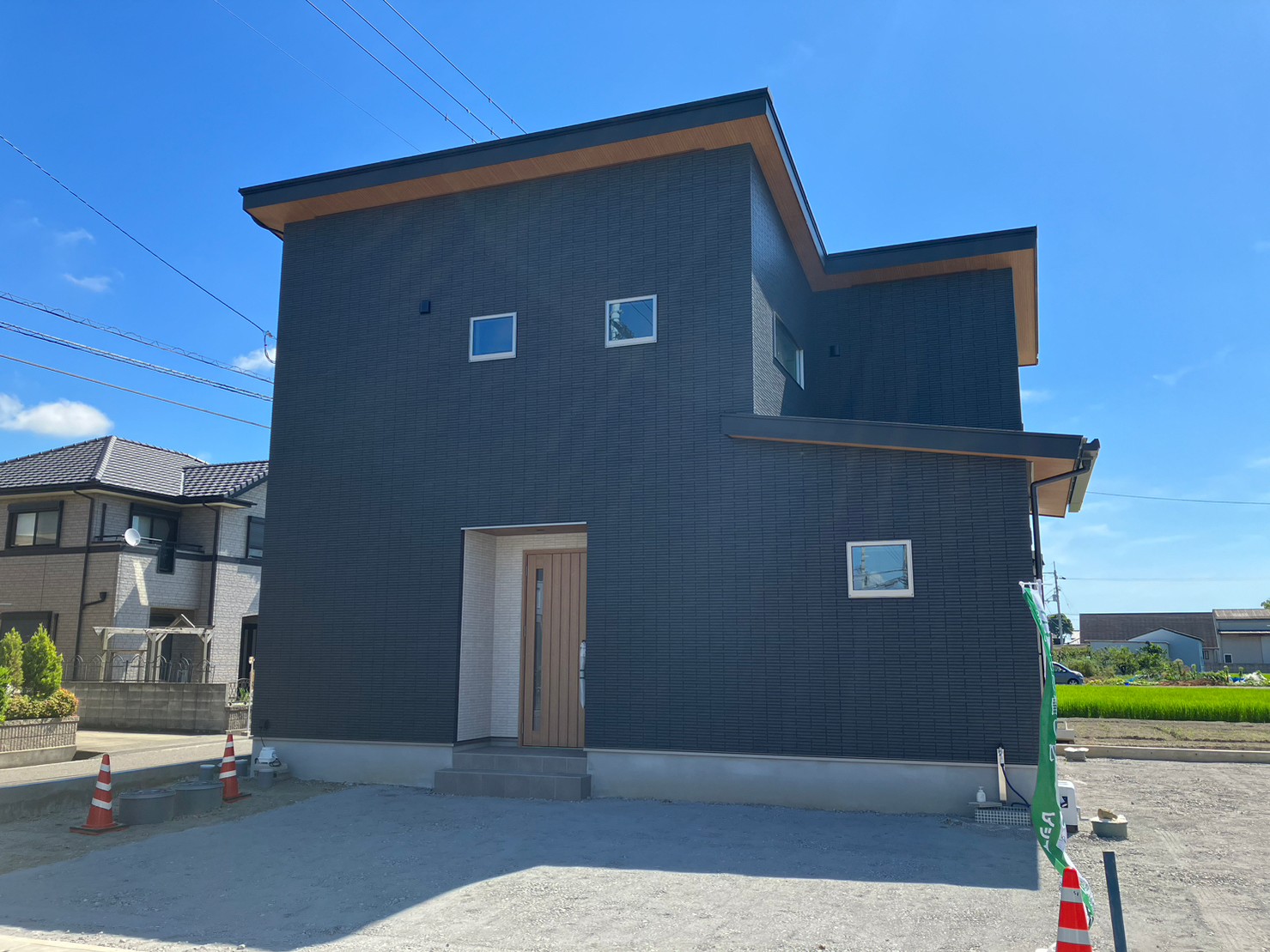 LINE_ALBUM_藍住045モデル完成写真_230808_1 | モミの木の家 - アットハウジング